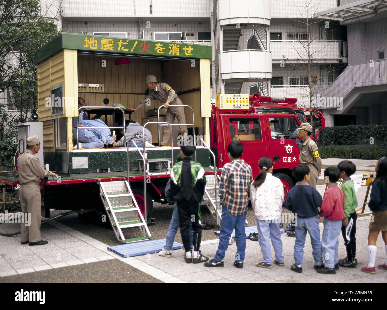 Earthquake drill japan table hi-res stock photography and images - Alamy