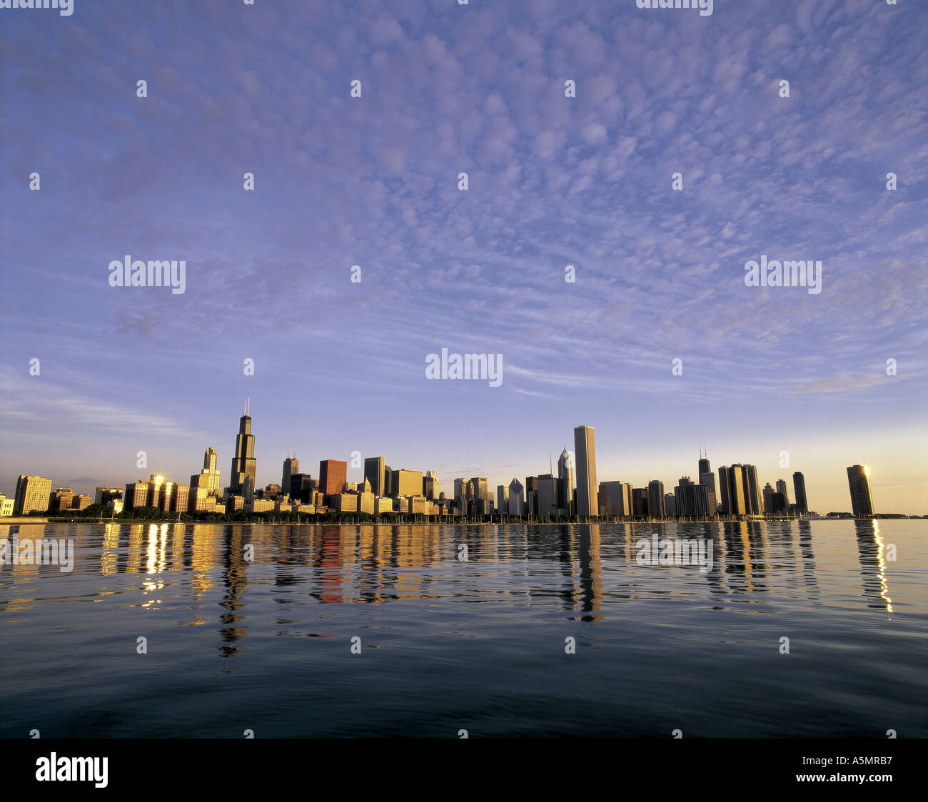 Chicago skyline dawn hi-res stock photography and images - Alamy