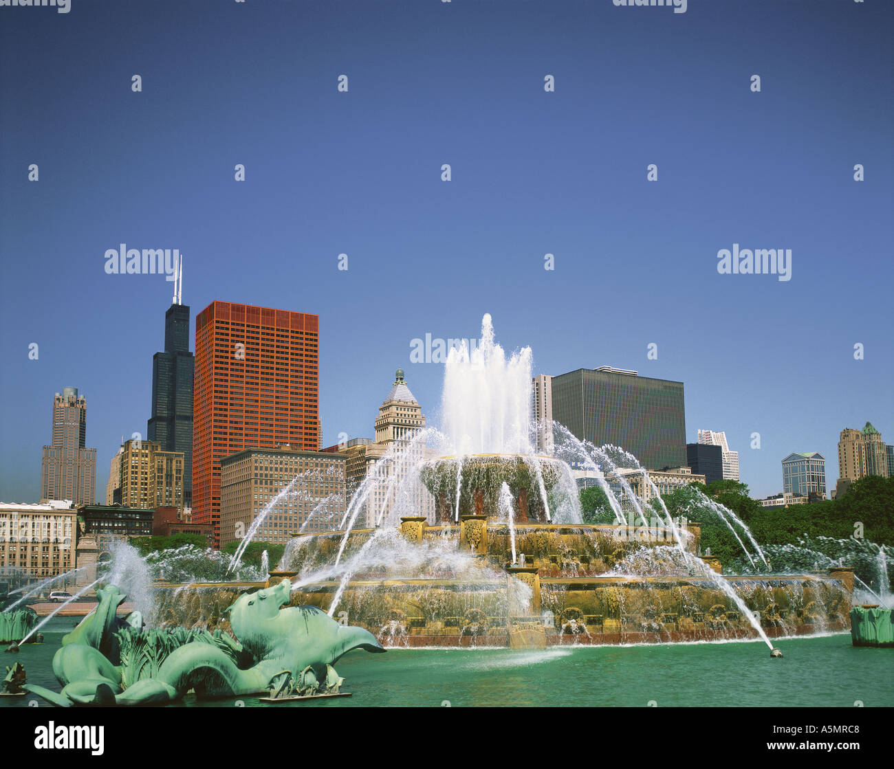 Buckingham fountain chicago hi-res stock photography and images - Alamy