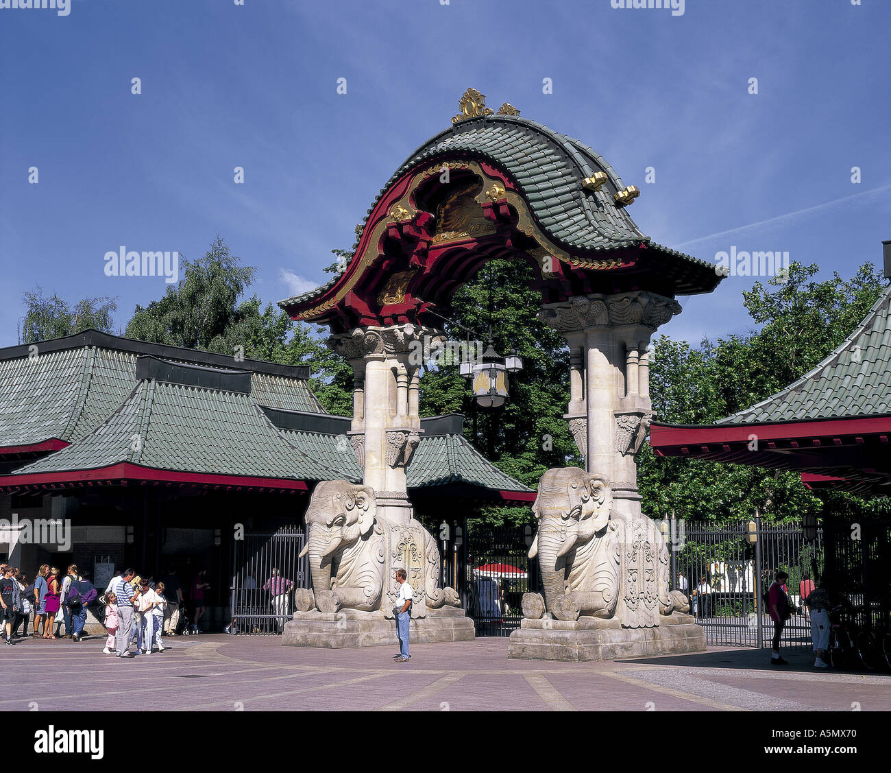 Berlin zoo hi-res stock photography and images - Alamy