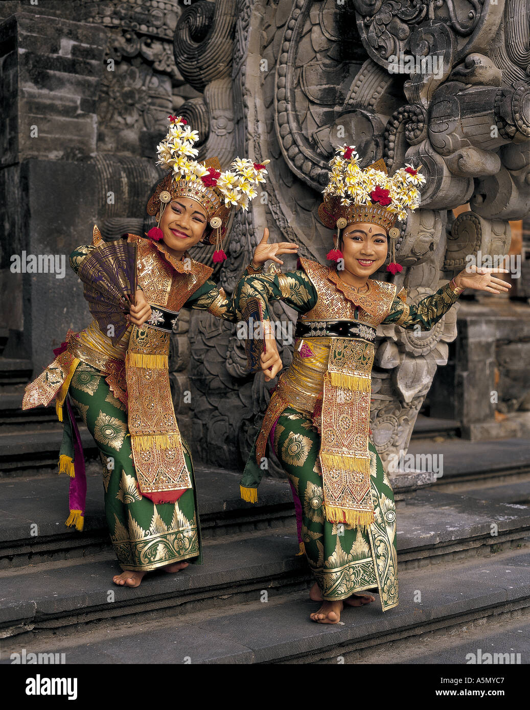 Balinese children smiling hi-res stock photography and images - Alamy