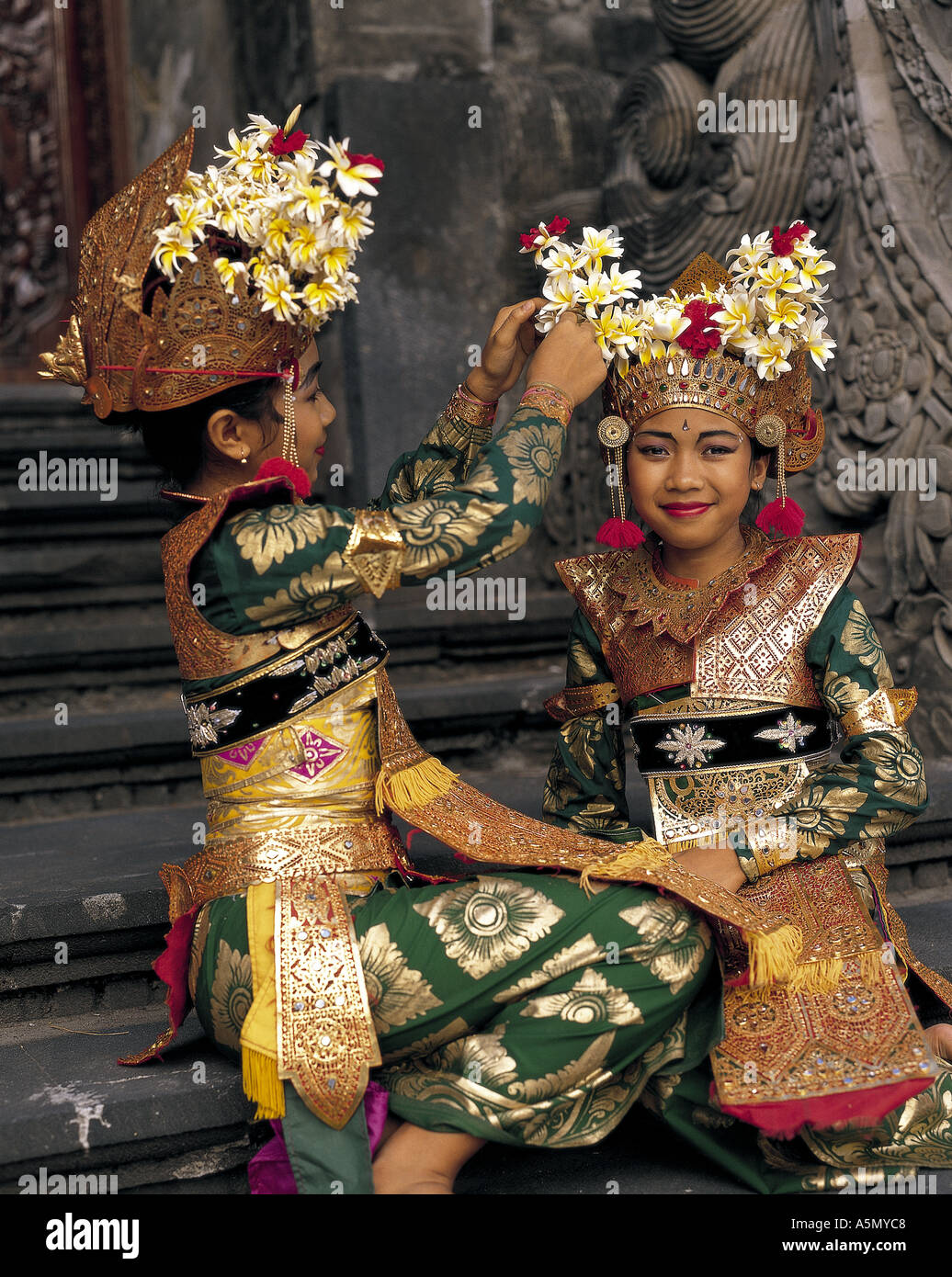 Balinese children smiling hi-res stock photography and images - Alamy