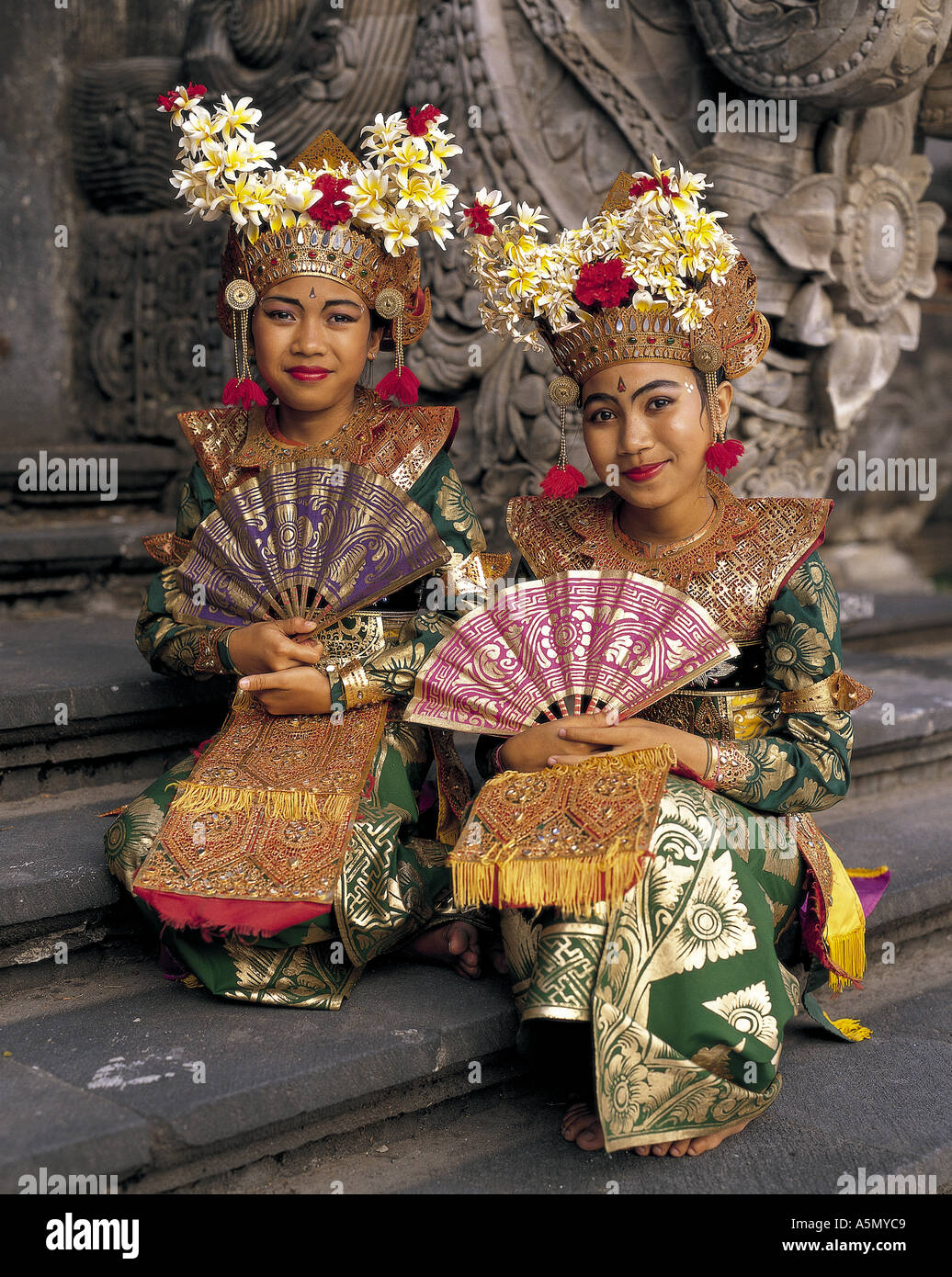 Balinese children smiling hi-res stock photography and images - Alamy