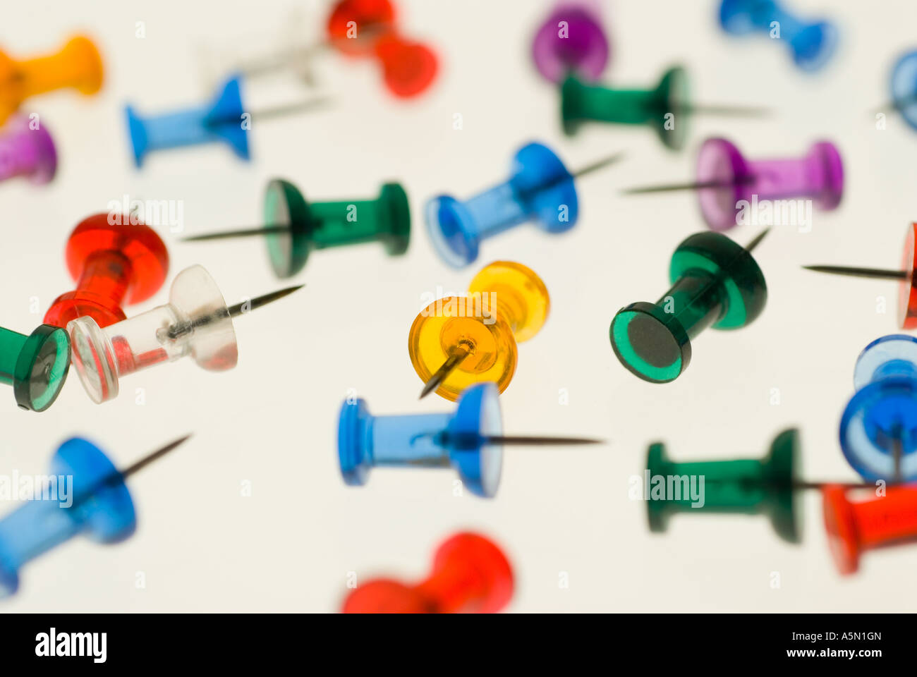 Thumb tacks hi-res stock photography and images - Alamy