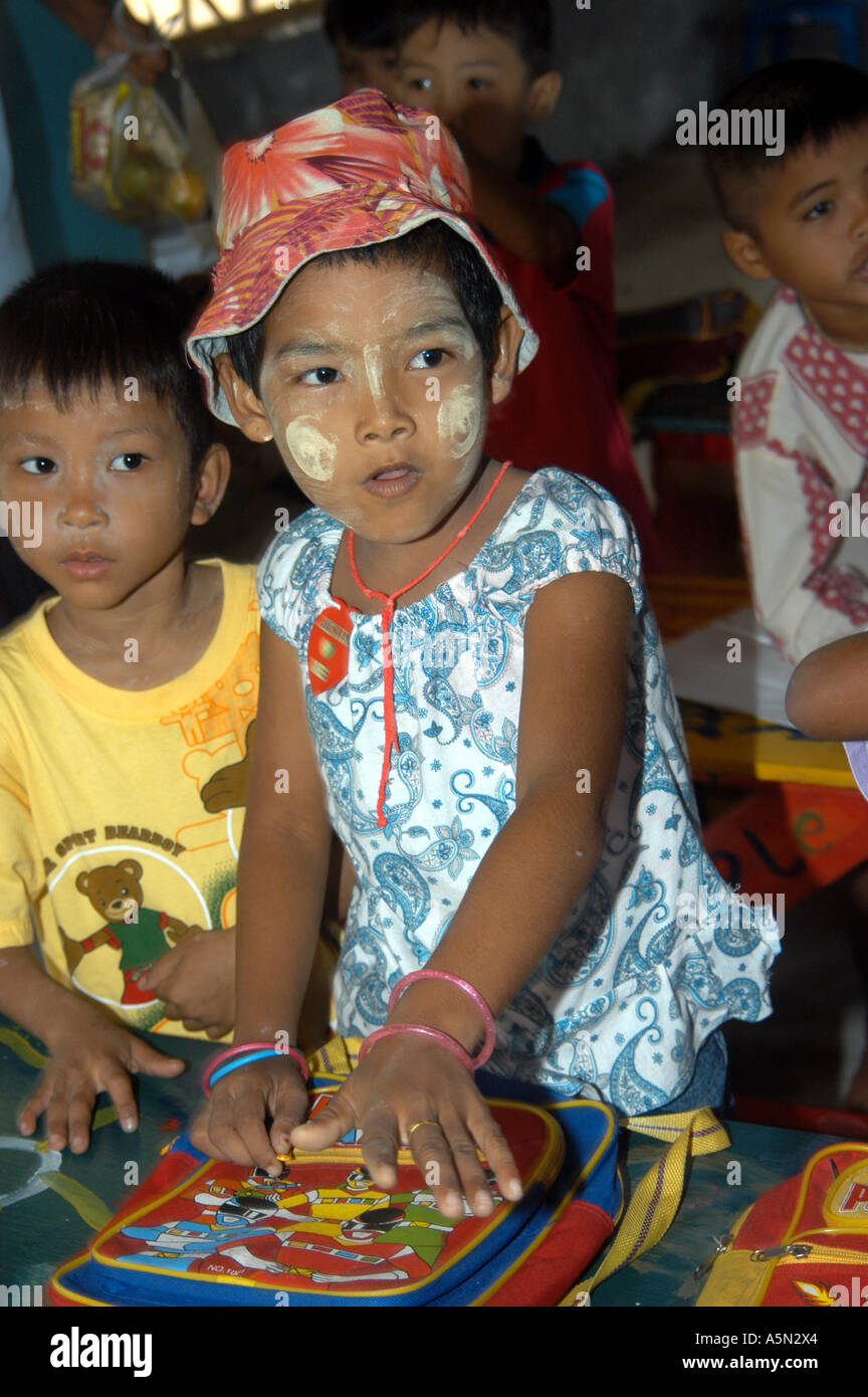 2004 tsunami child hi-res stock photography and images - Alamy