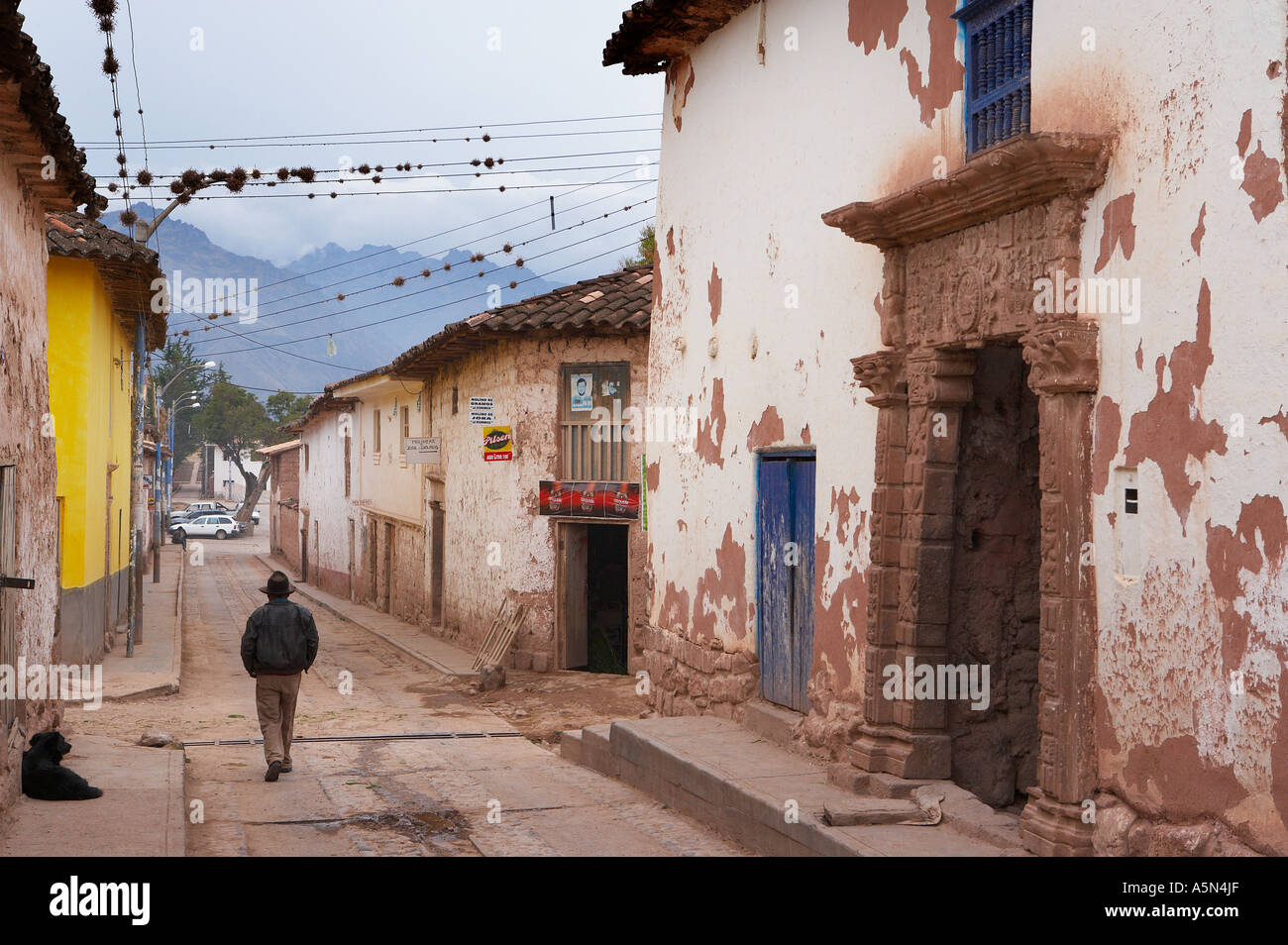 Scruffy street scene hi-res stock photography and images - Alamy
