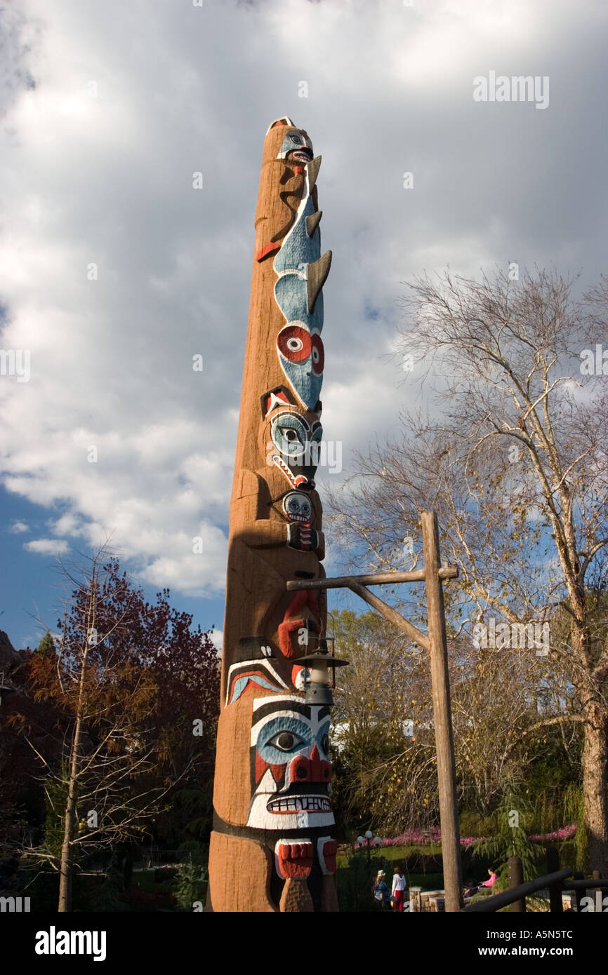 Indian totem pole in front of Canada pavilion Epcot Walt Disney World ...