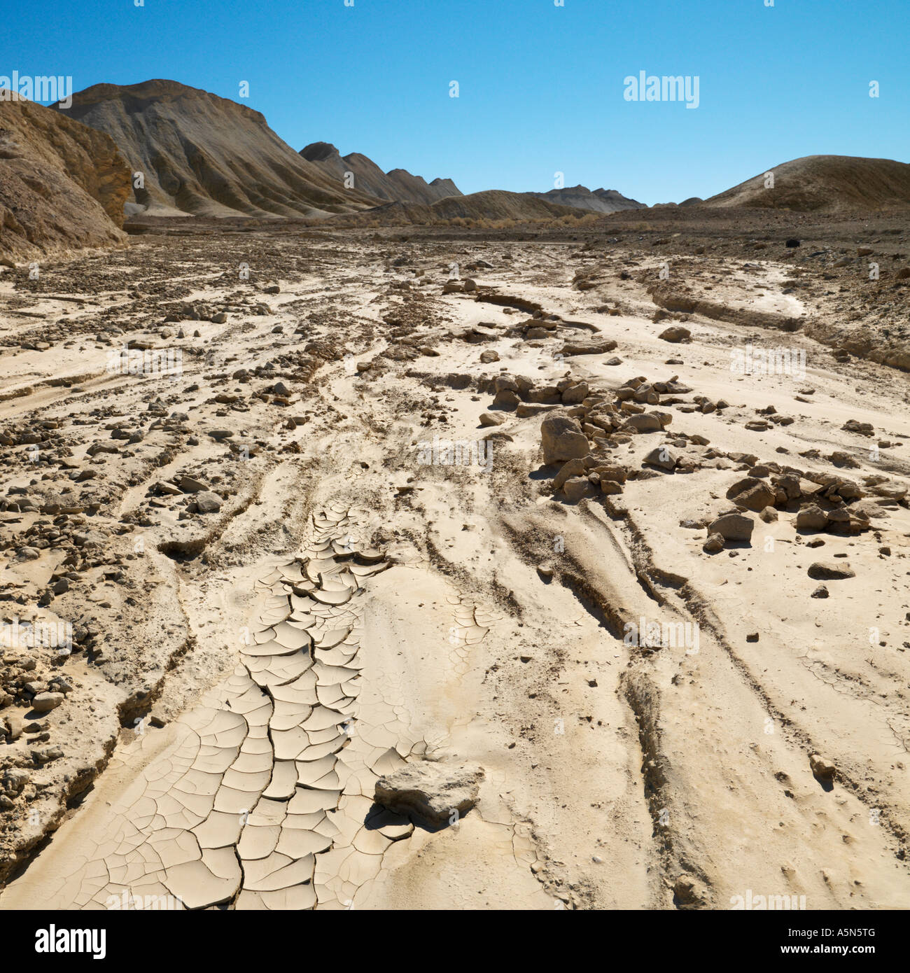 Desert landscape in Death Valley National Park Stock Photo - Alamy