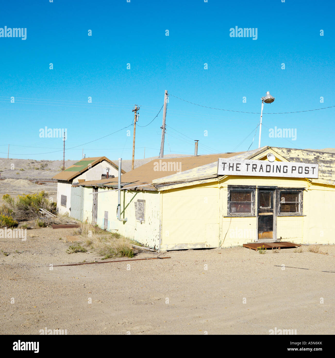 Old trading post in desert landscape of Utah Stock Photo - Alamy