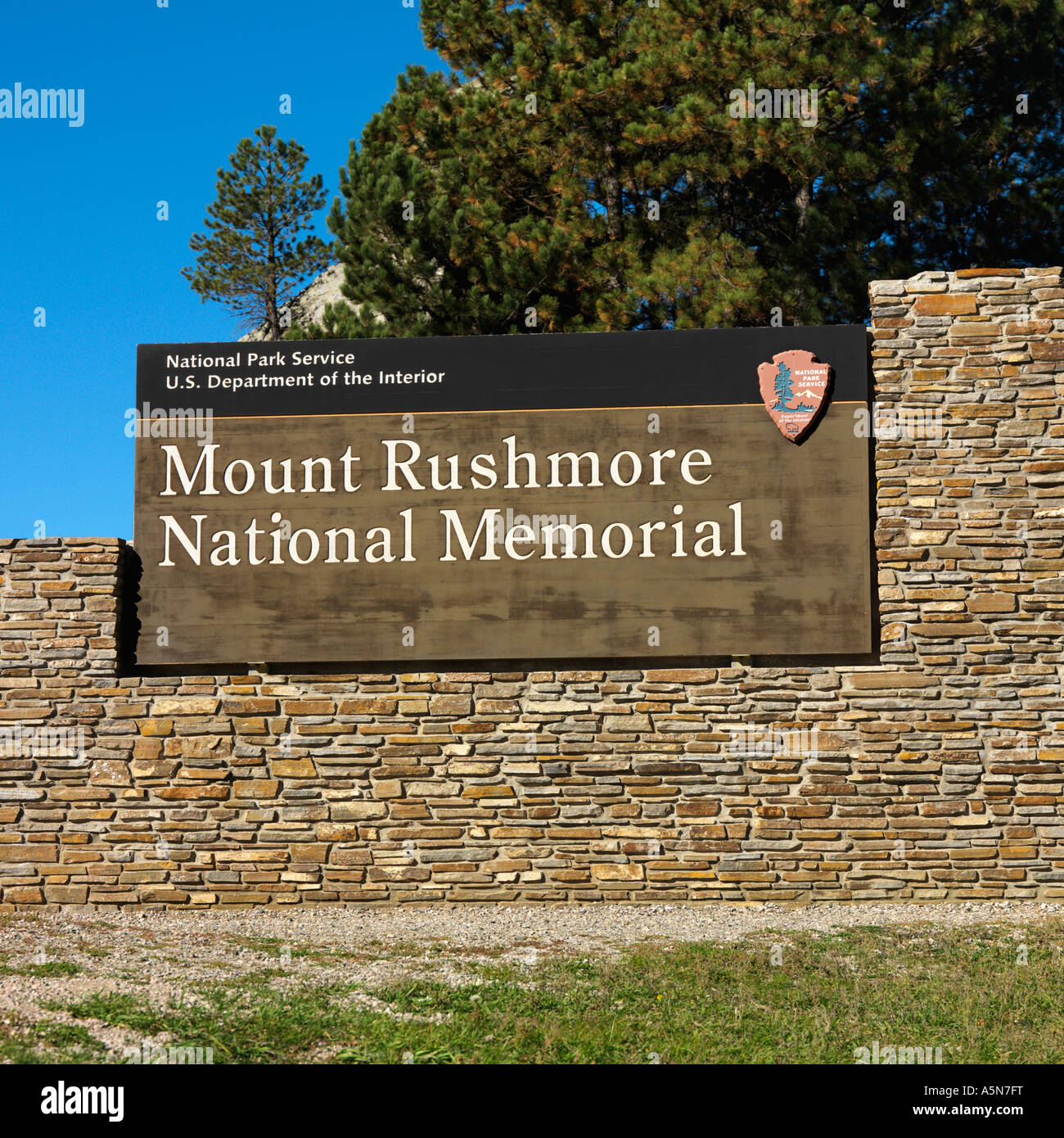 Entrance sign to Mount Rushmore National Memorial Stock Photo - Alamy