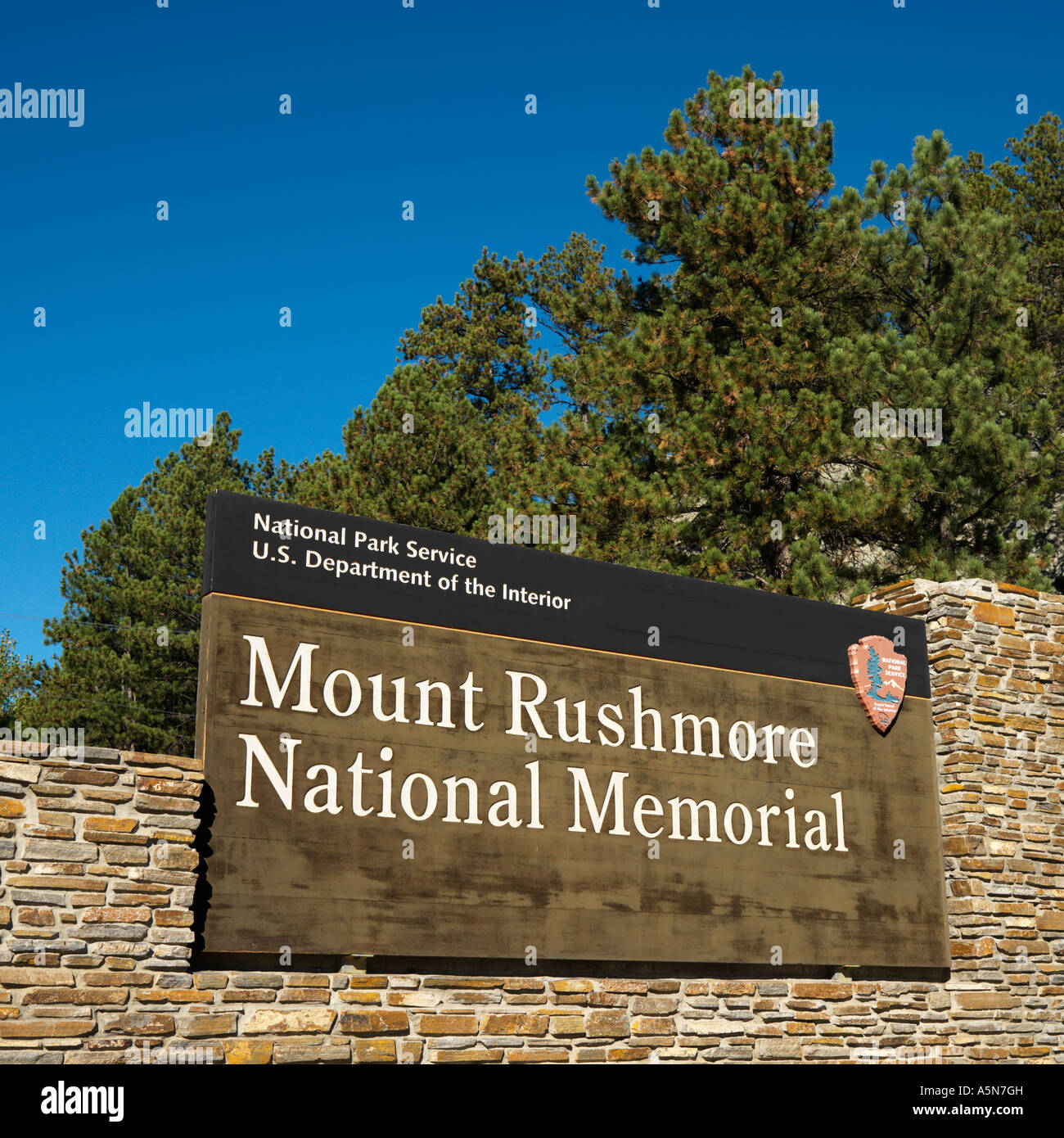 Entrance sign to Mount Rushmore National Memorial Stock Photo - Alamy