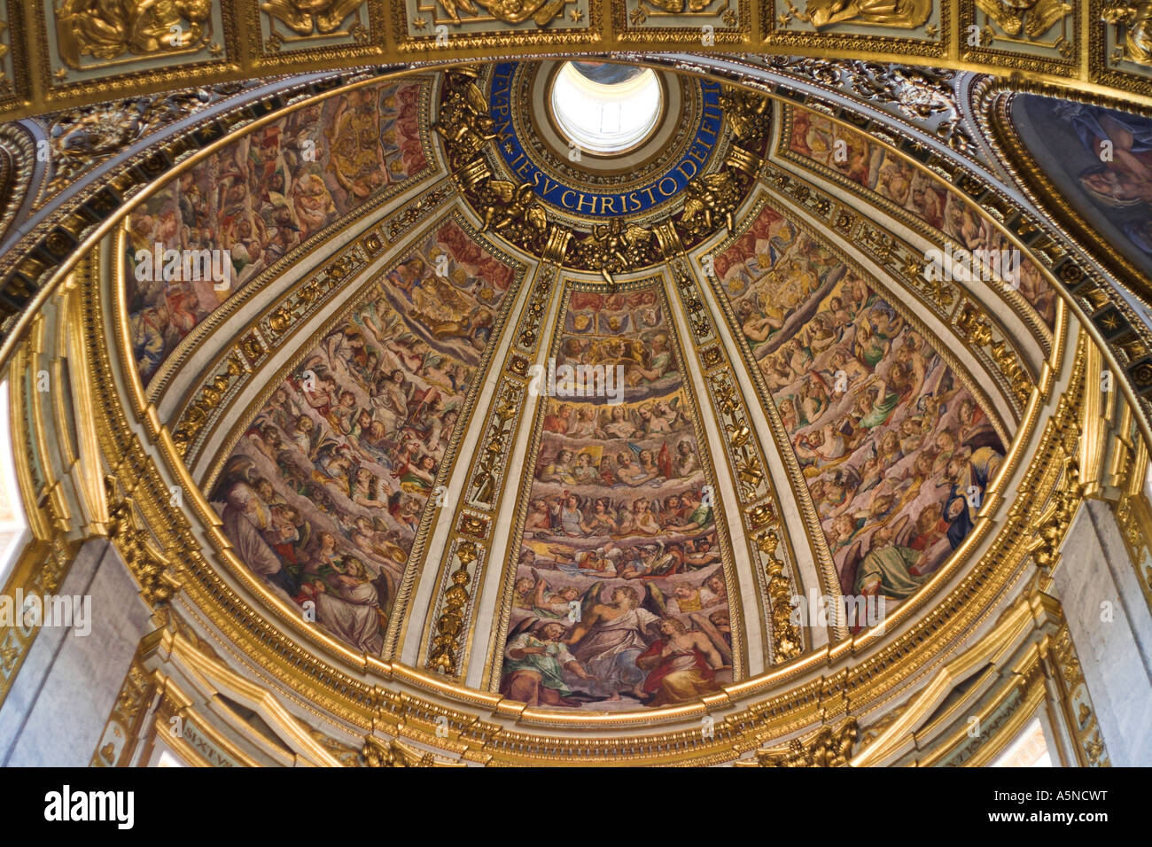 Santa maria maggiore rome inside hi-res stock photography and images ...