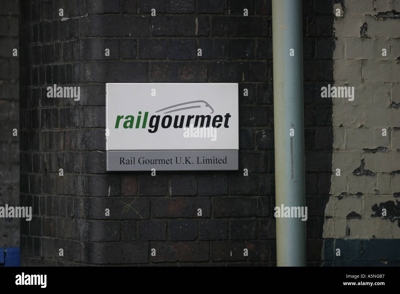 Nottingham Station A Railgourmet sign Stock Photo - Alamy