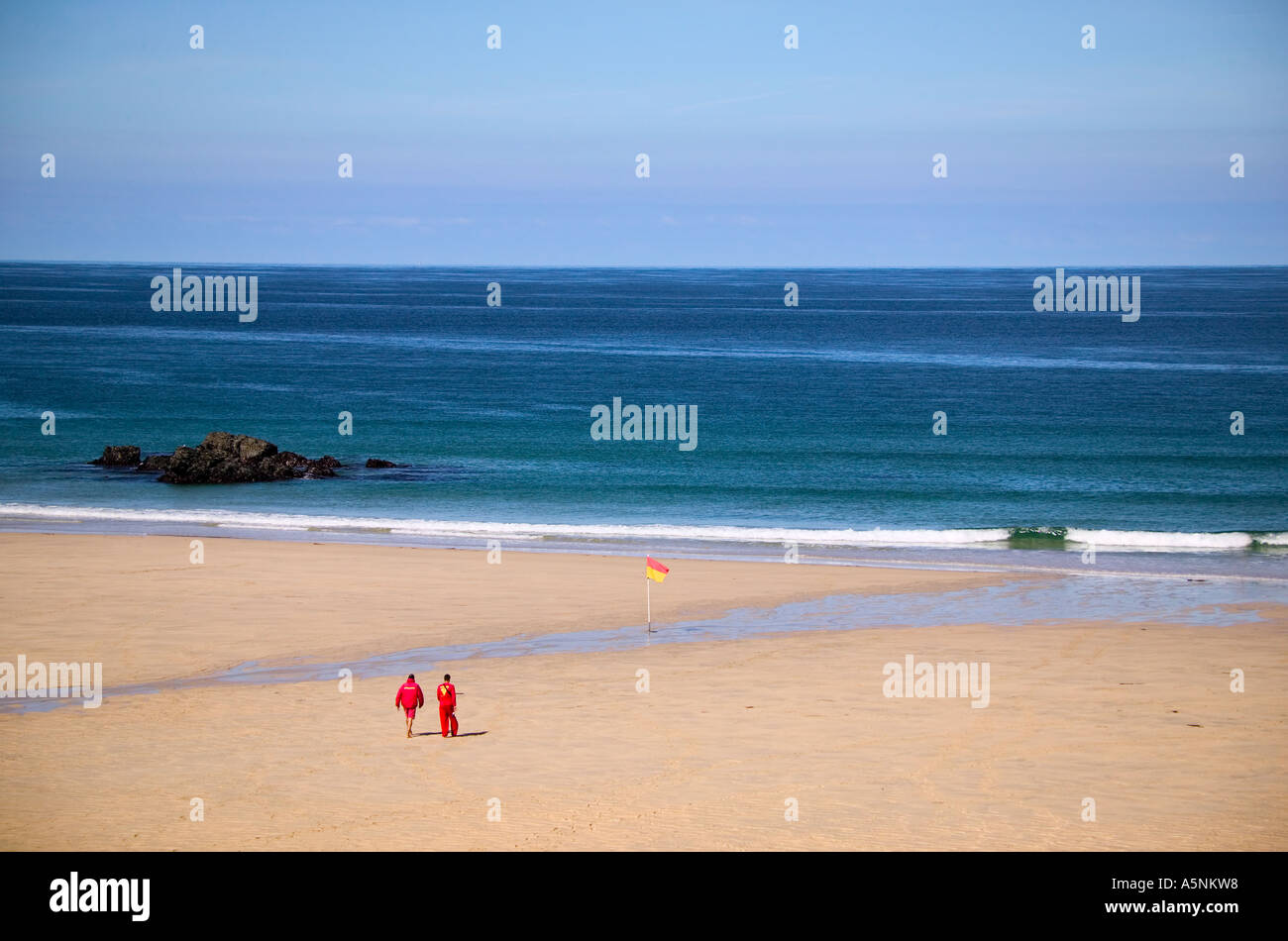 ST.IVES BEACH CORNWALL,WITH LIFEGUARDS Stock Photo - Alamy