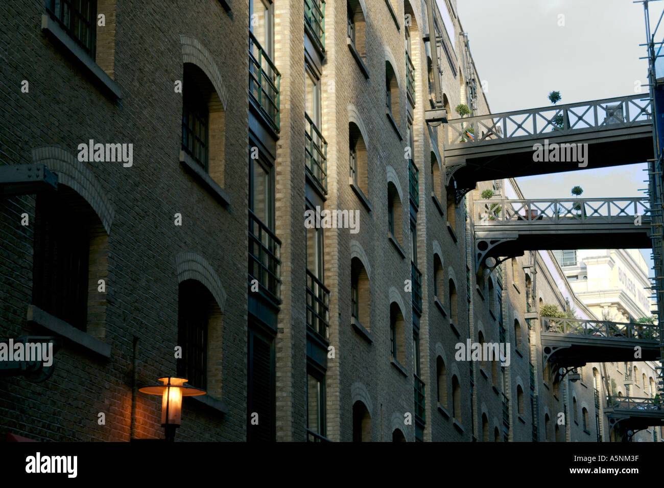 Shad thames walkways hi-res stock photography and images - Alamy