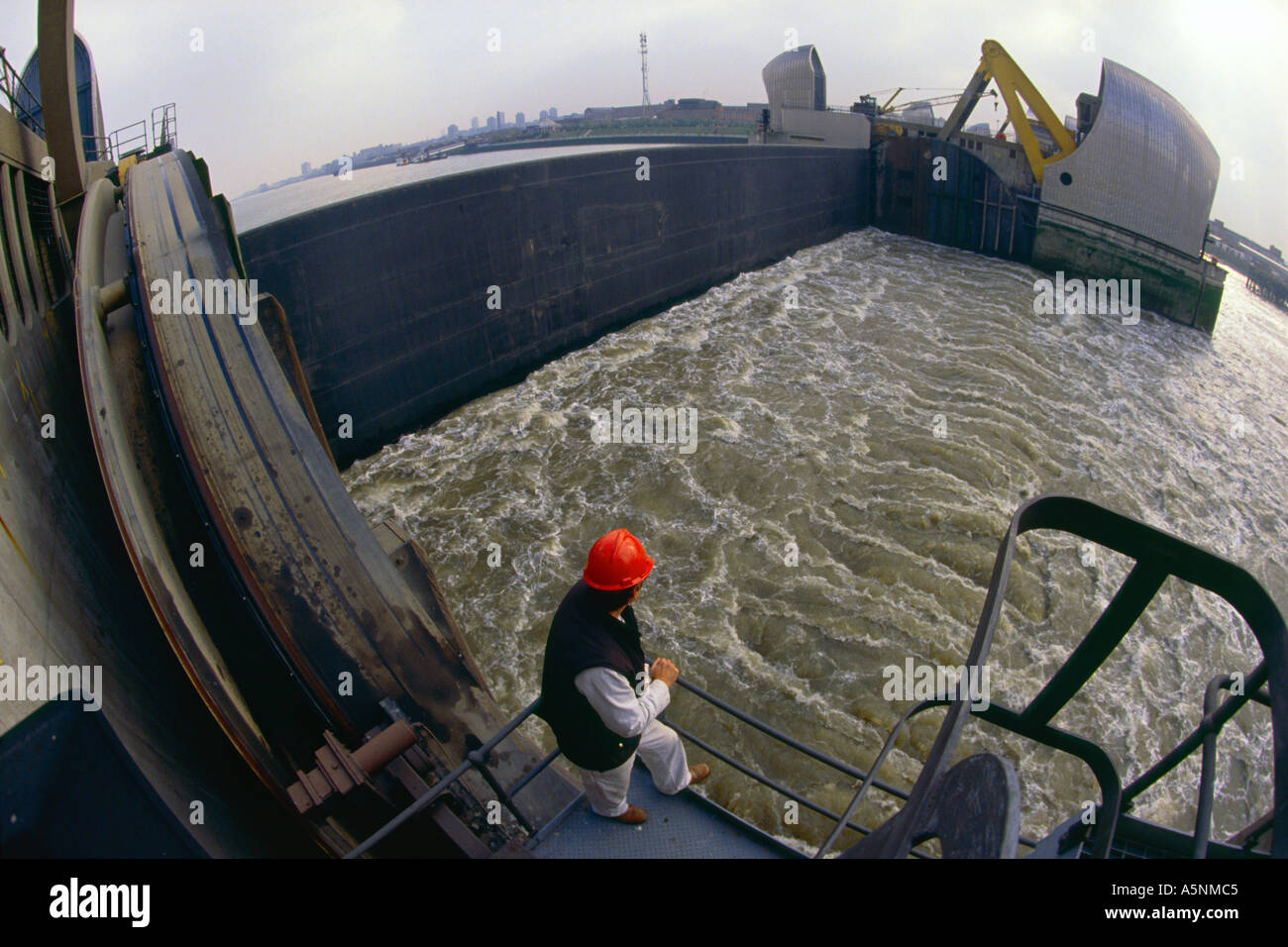 Thames barrier closed hi-res stock photography and images - Alamy