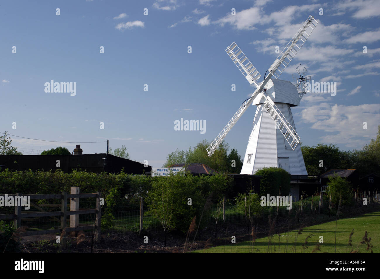 Forgotten mill house hi-res stock photography and images - Alamy