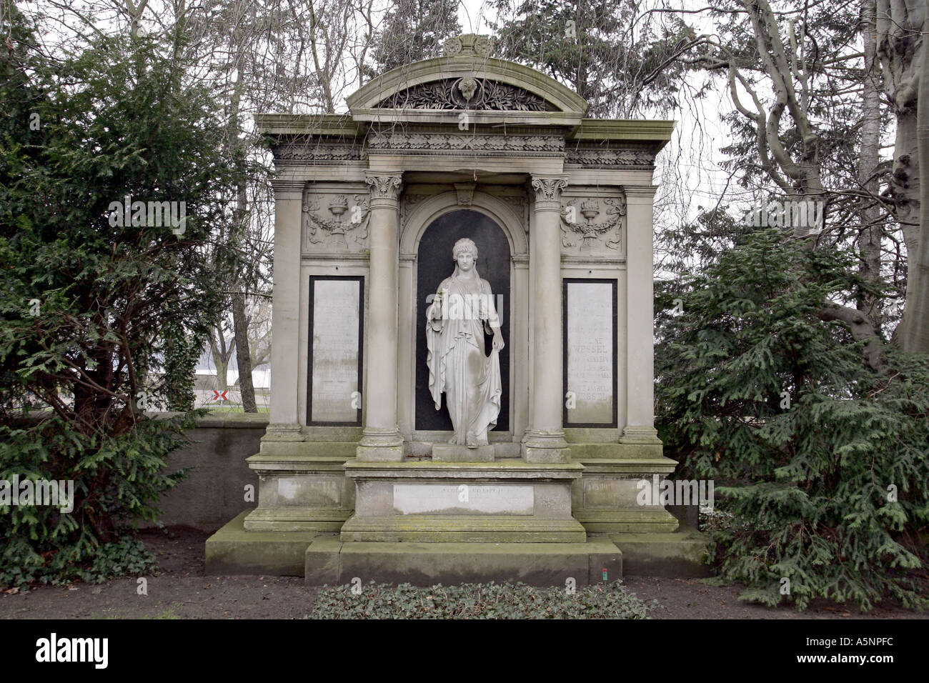 Grabstein tombstone Stock Photo - Alamy