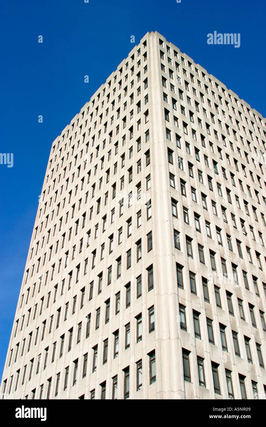 Office tower corner hi-res stock photography and images - Alamy
