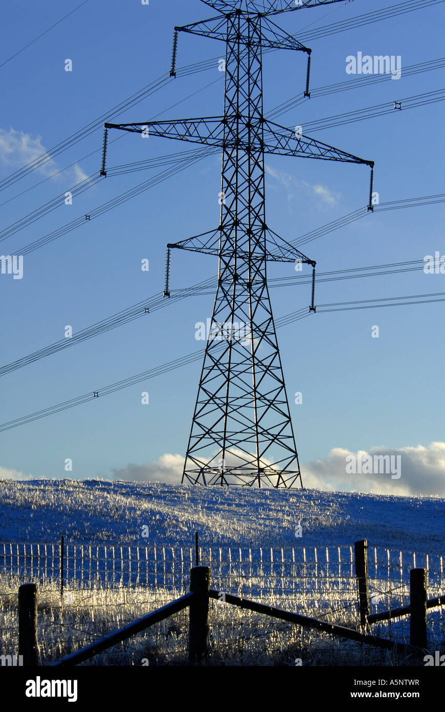 Power delivery network hi-res stock photography and images - Alamy