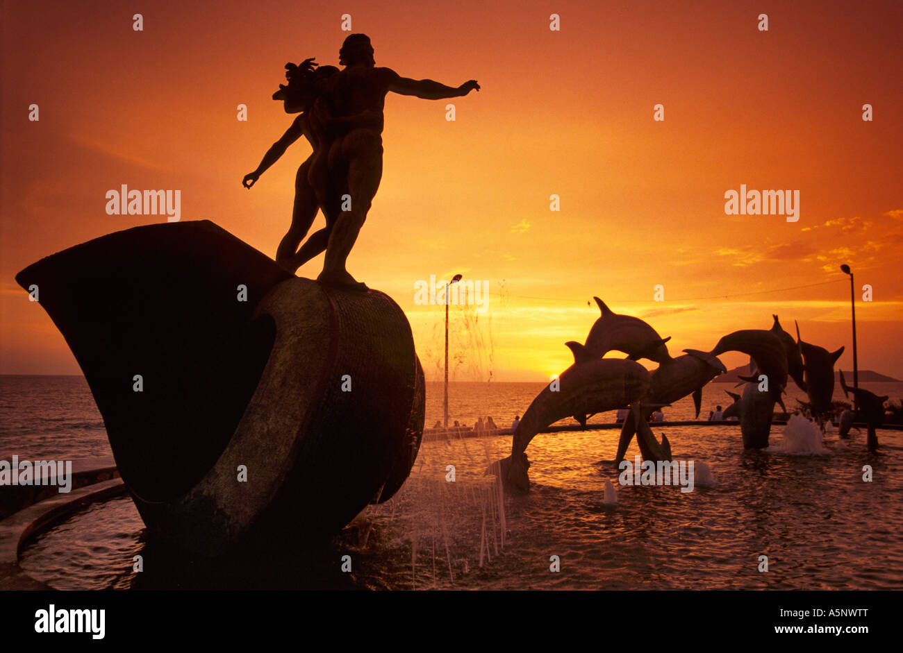 Statue mazatlan mexico hi-res stock photography and images - Alamy