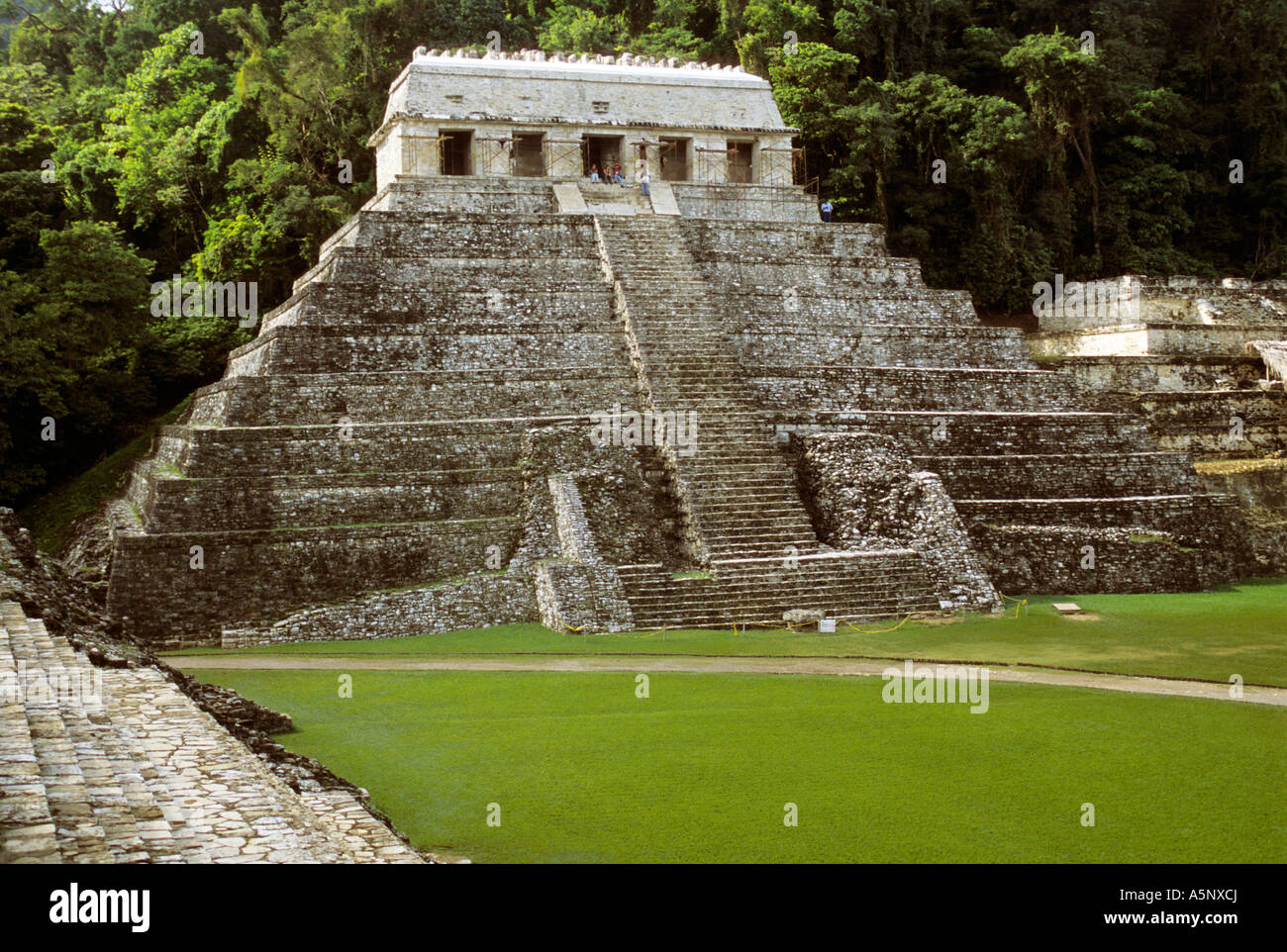 Templo de las inscripciones palenque hi-res stock photography and ...