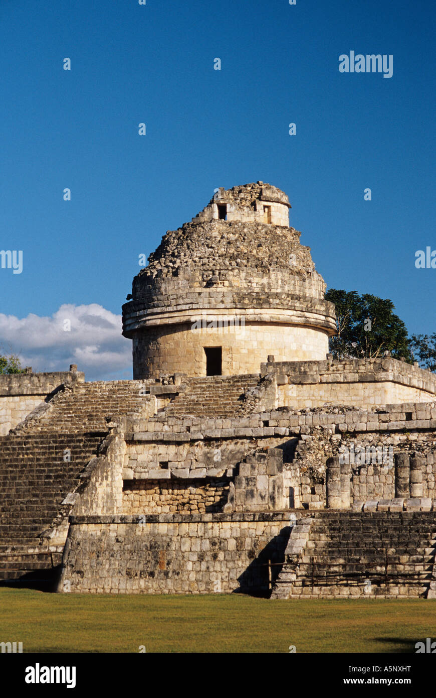 El Caracol Observatory, Mayan Toltec ruins at Chichen Itza, Yucatan ...