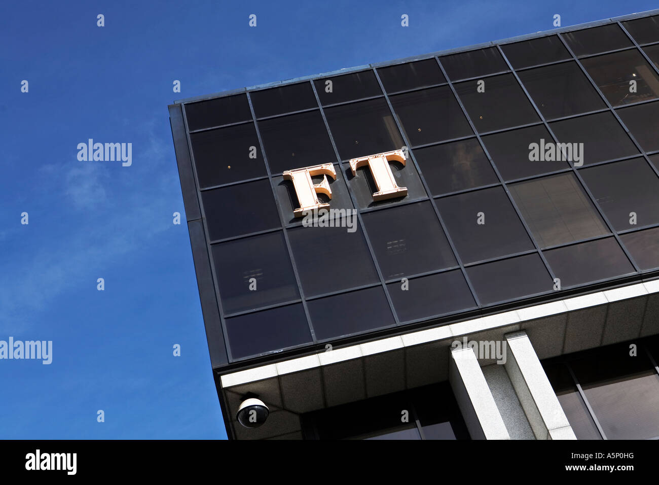 Financial times and southwark bridge hi-res stock photography and ...