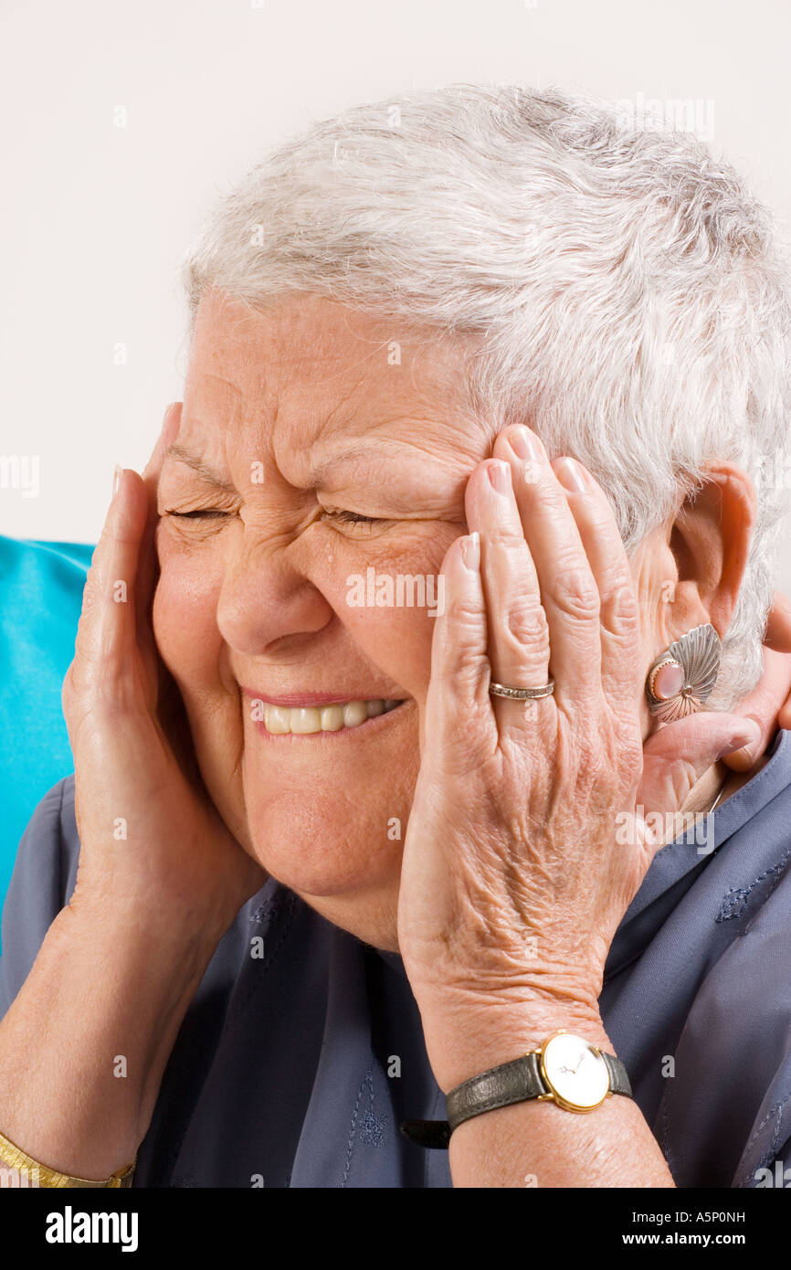 Elderly woman experiencing pain Stock Photo - Alamy