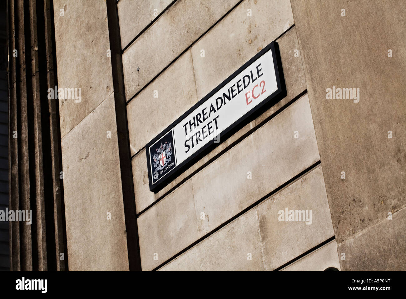 Threadneedle street road sign hi-res stock photography and images - Alamy