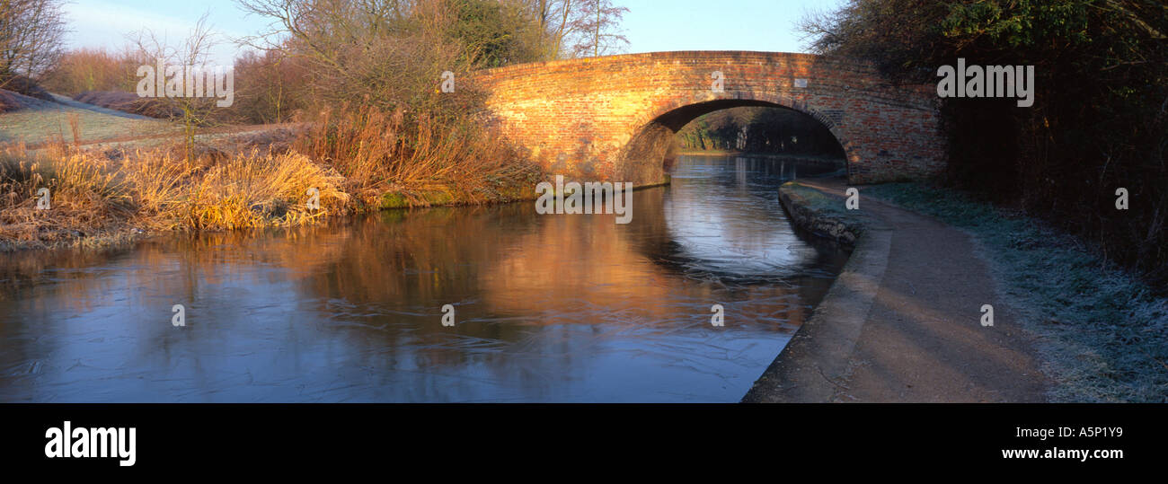 Bridge over Grand Union canal Tinkers Bridge Milton Keynes England ...