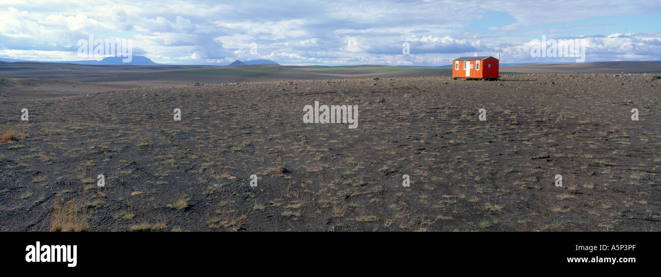 Hut shelter emergency hi-res stock photography and images - Alamy