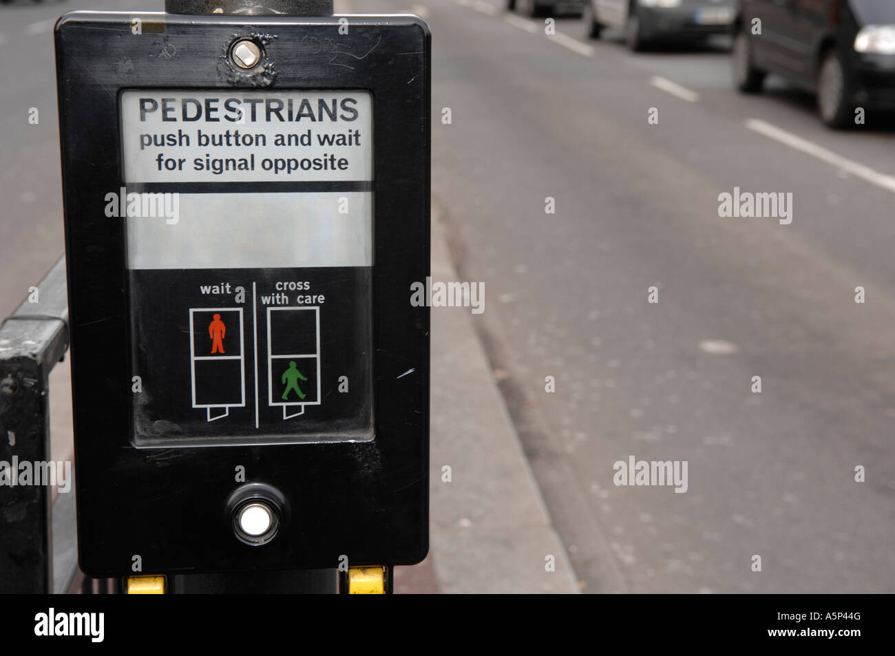 London pedestrian crossing hi-res stock photography and images - Alamy