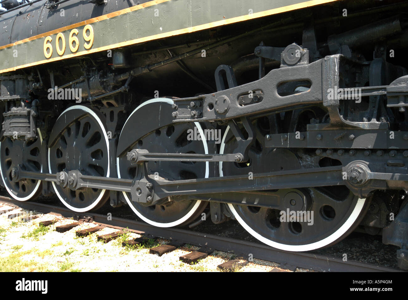 The wheels on Canadian NR Steam Locomotive 6069 Stock Photo - Alamy