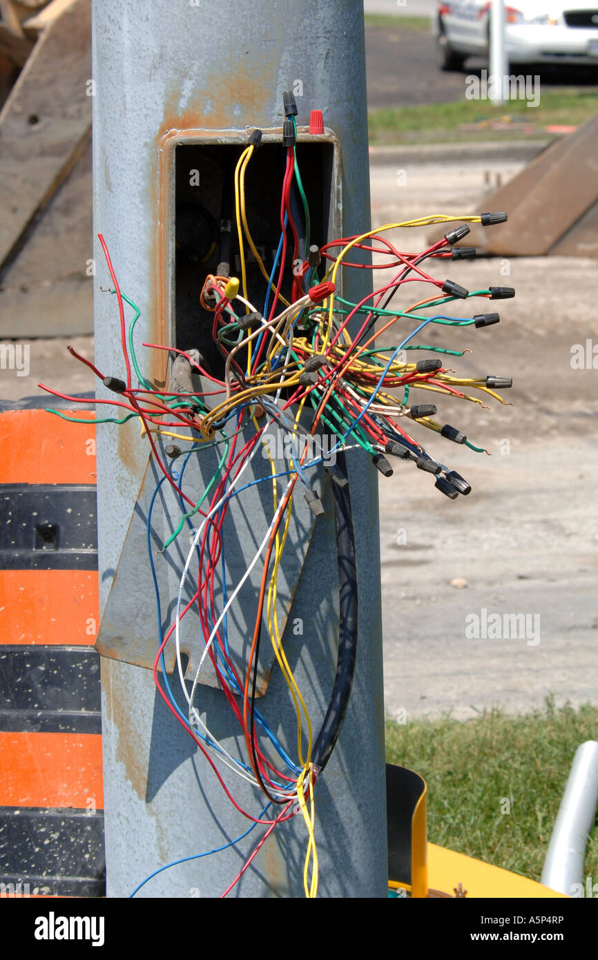 Hanging traffic light cables hi-res stock photography and images - Alamy
