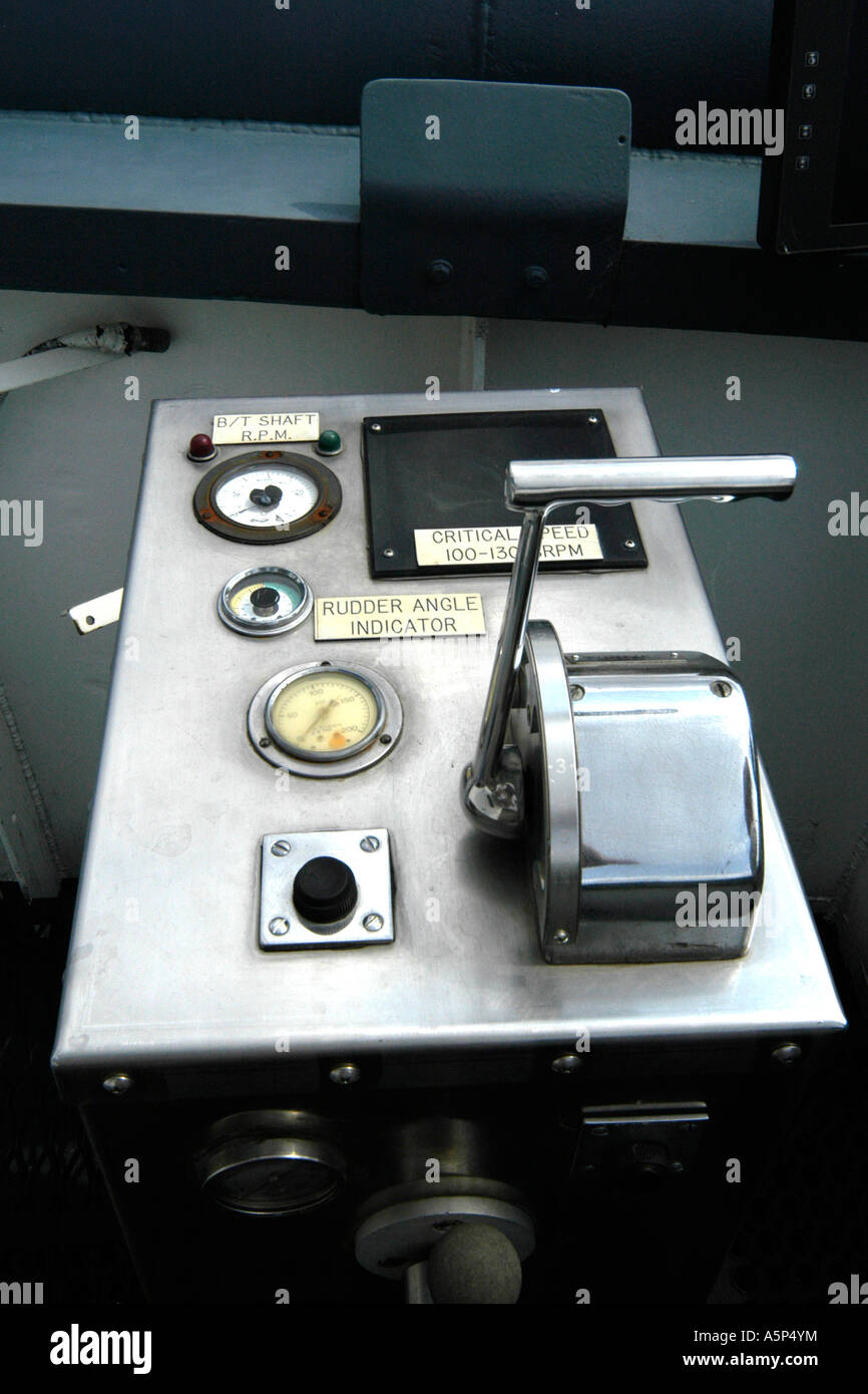 Throttle ship hi-res stock photography and images - Alamy