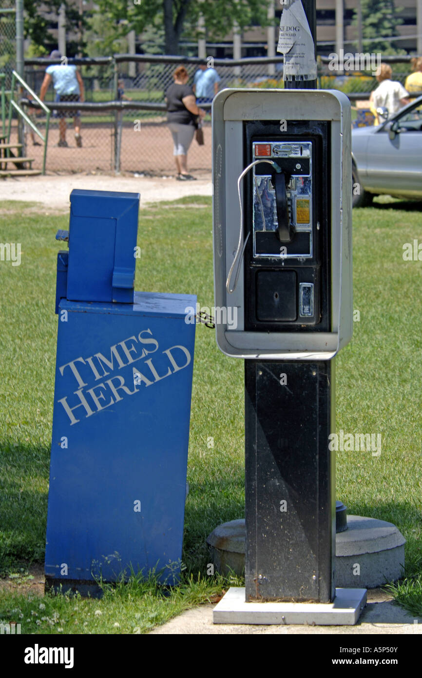 American push button public pay phone Stock Photo - Alamy