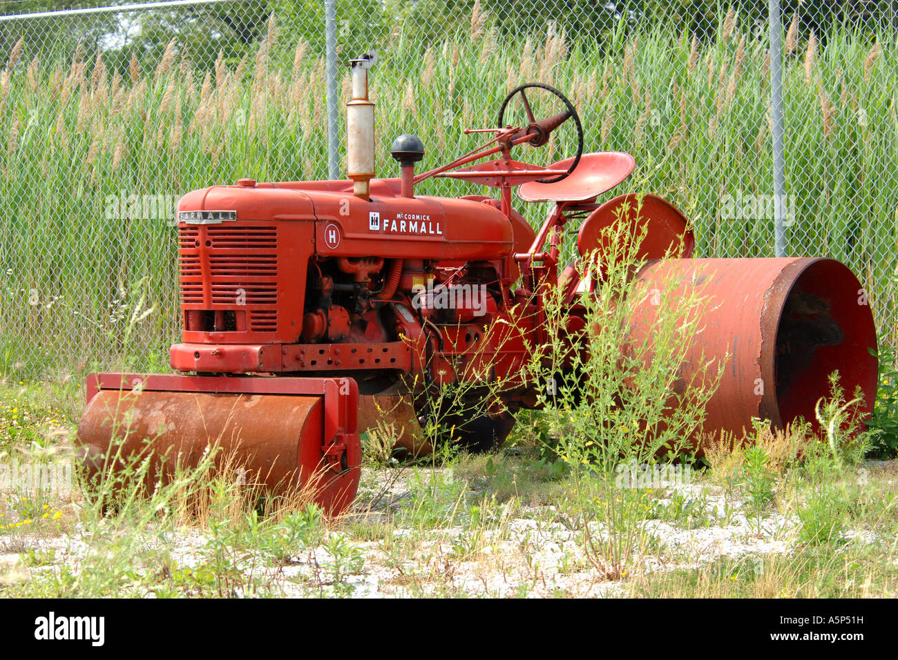 Old disused red painted Tractor Steamroller Stock Photo - Alamy
