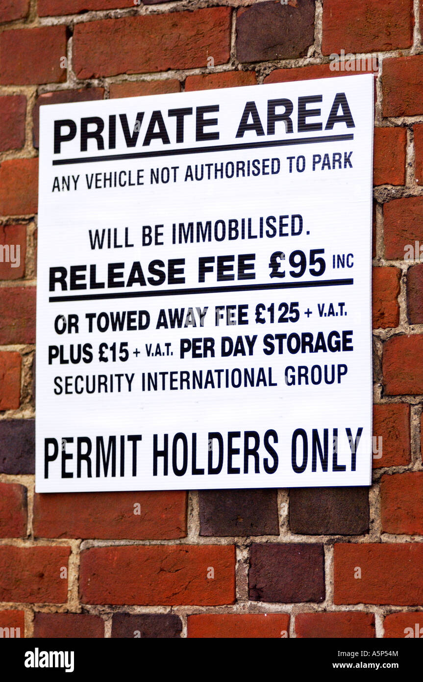 Wheel clamping signage hi-res stock photography and images - Alamy