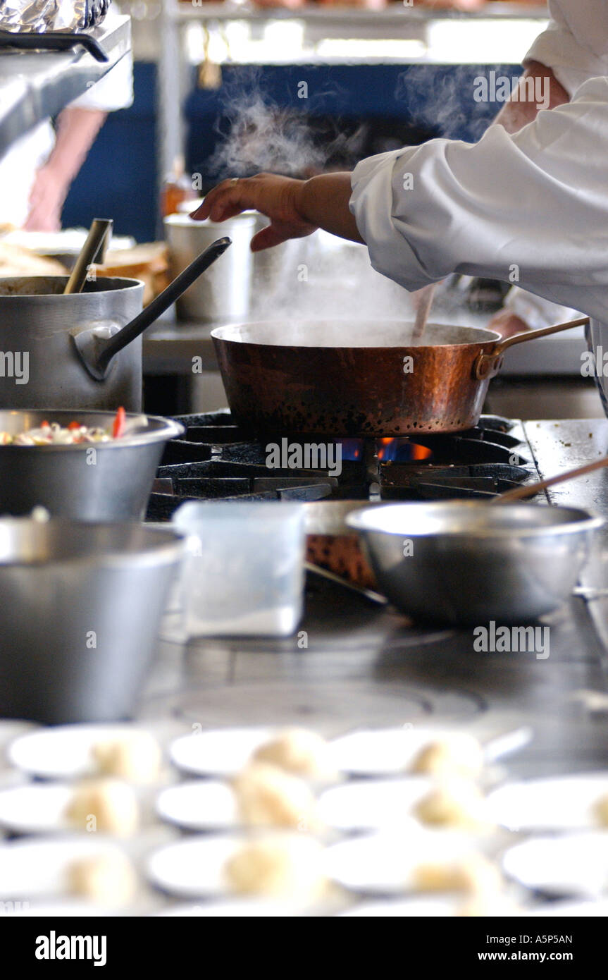 Restaurant kitchen chefs uk hi-res stock photography and images - Alamy