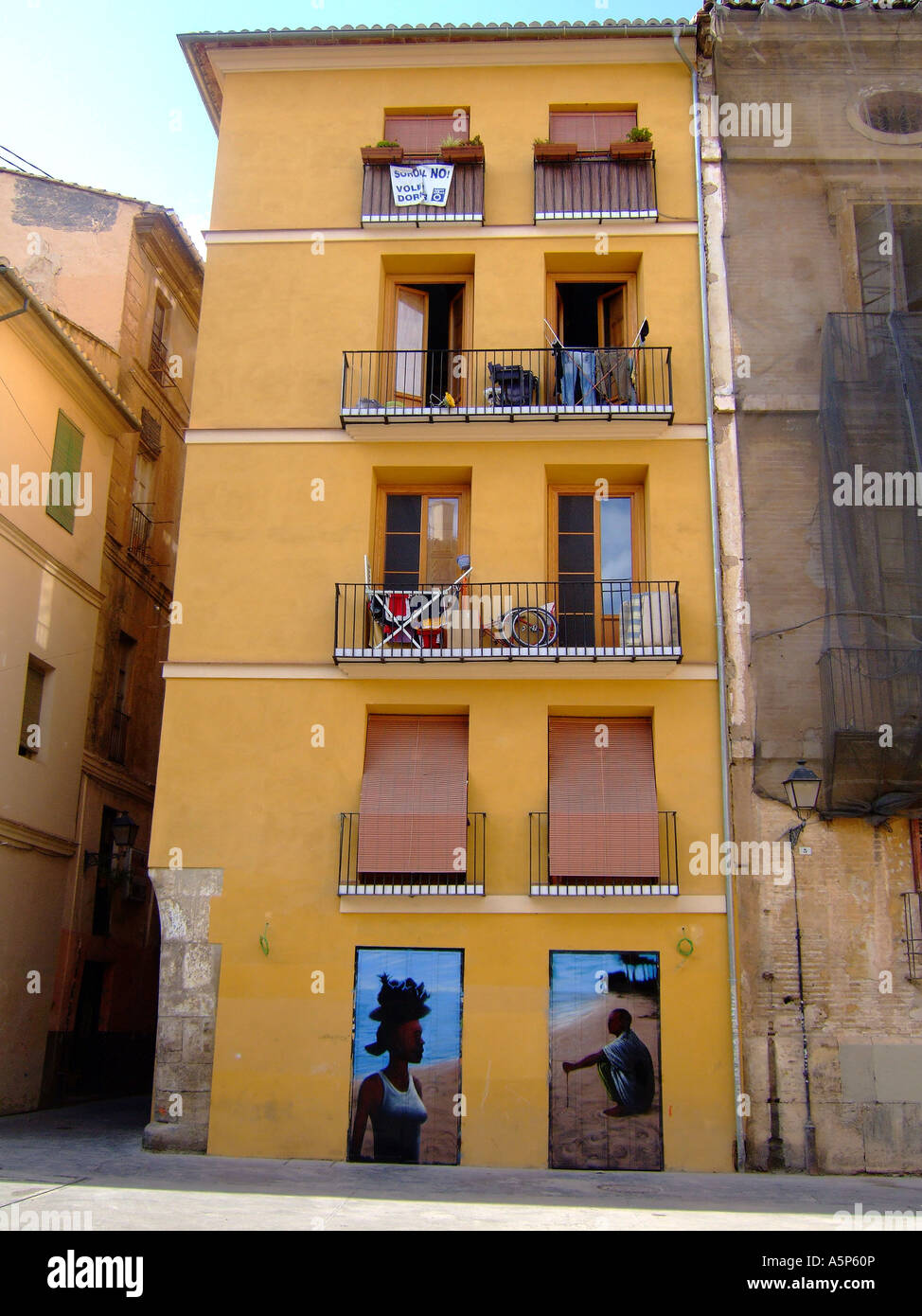 Apartment block, Old Town, Valencia, Spain Stock Photo - Alamy