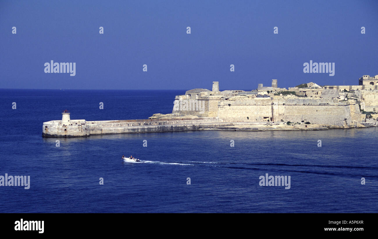 Ricasoli Point/Ricasoli Fort at entrance to Grand Harbour, Valletta ...