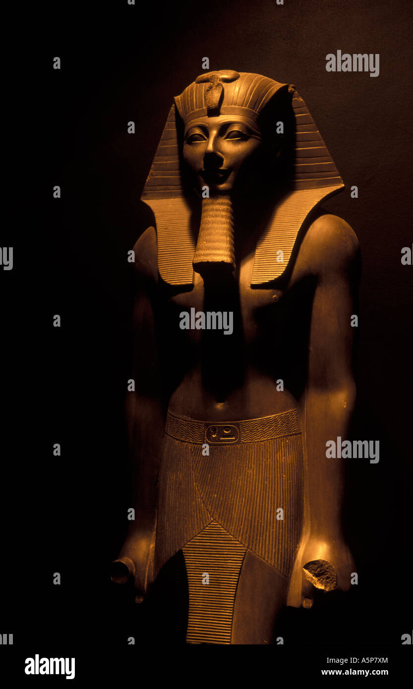Statue tuthmosis iii hi-res stock photography and images - Alamy