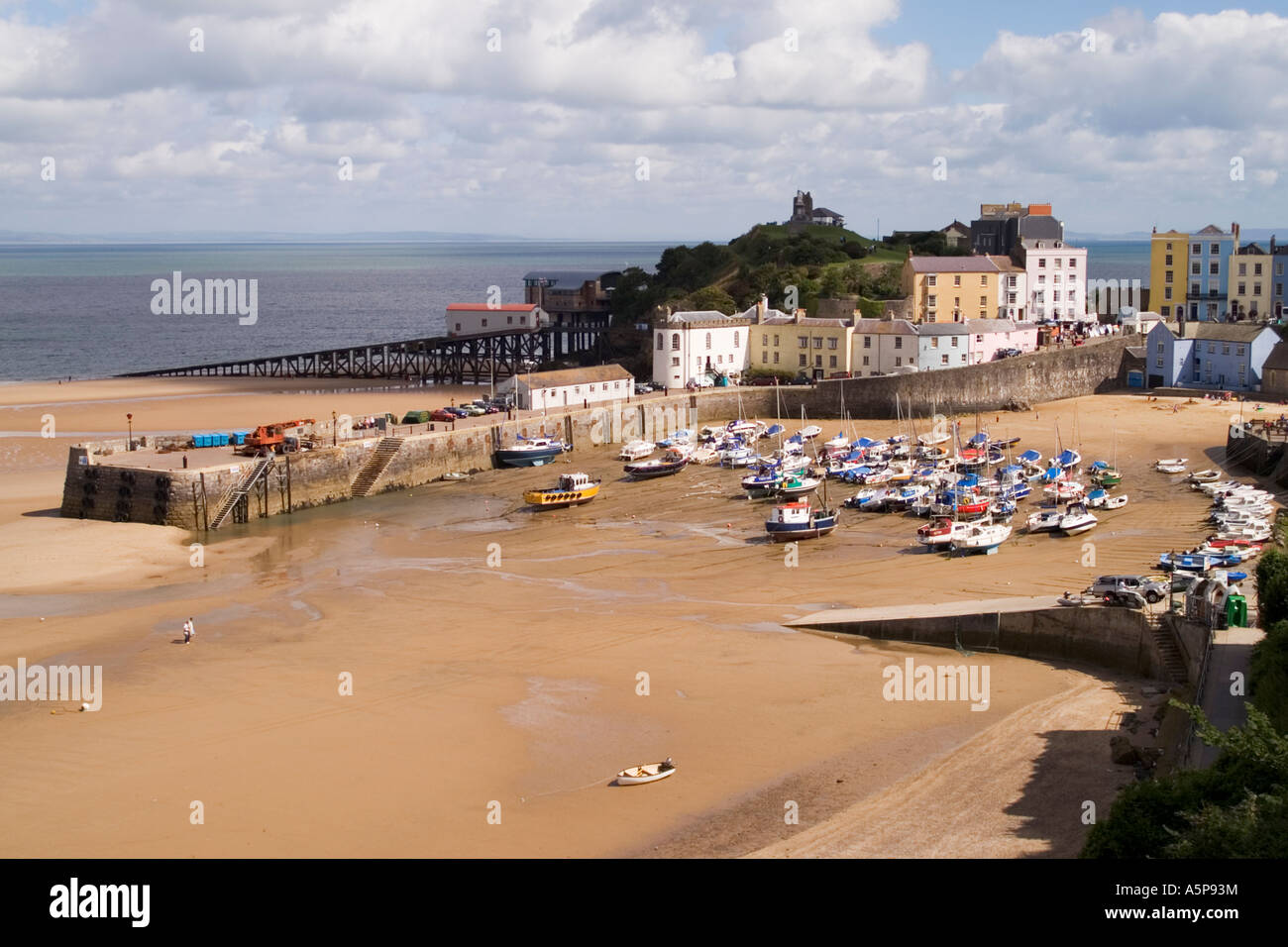 Tenby tourist hi-res stock photography and images - Alamy
