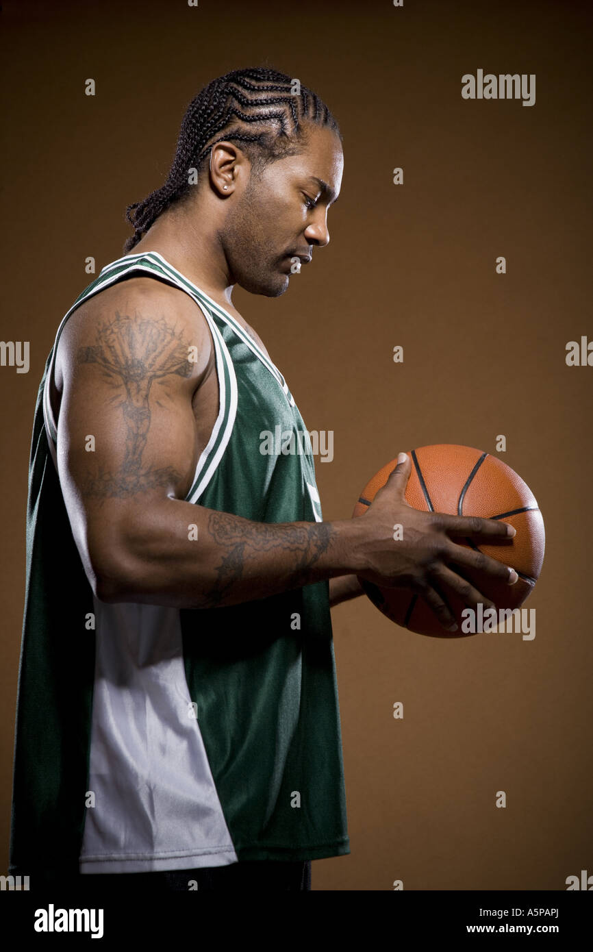 Playing basketball man amateur hi-res stock photography and images - Alamy