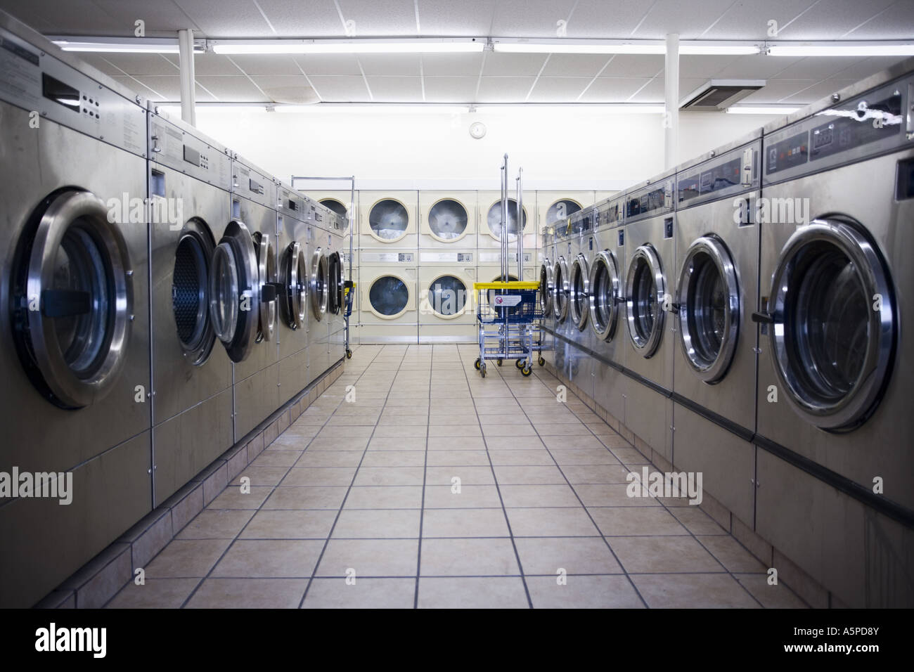 Laundromat hi-res stock photography and images - Alamy