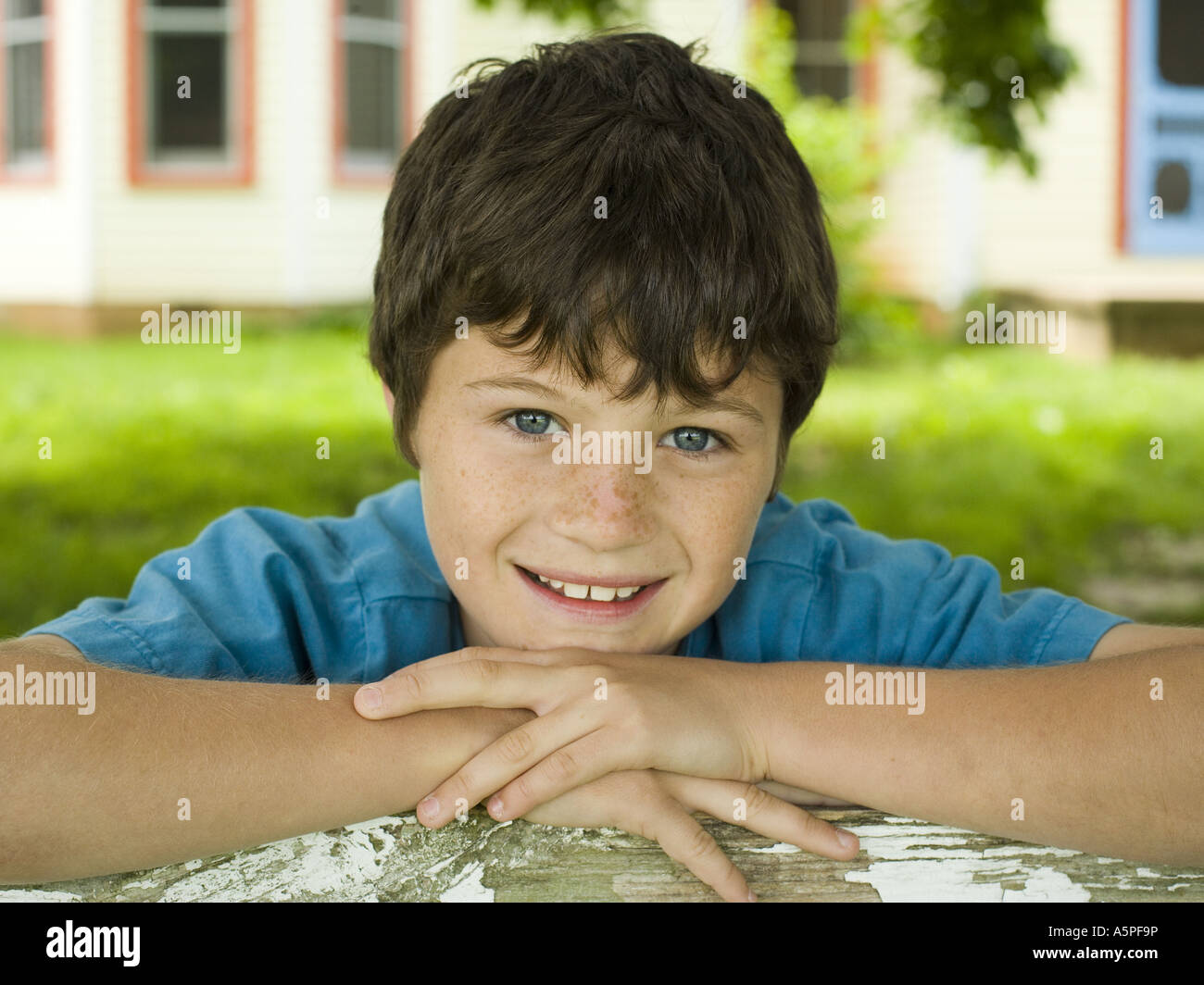 Portrait of a boy smiling Stock Photo - Alamy
