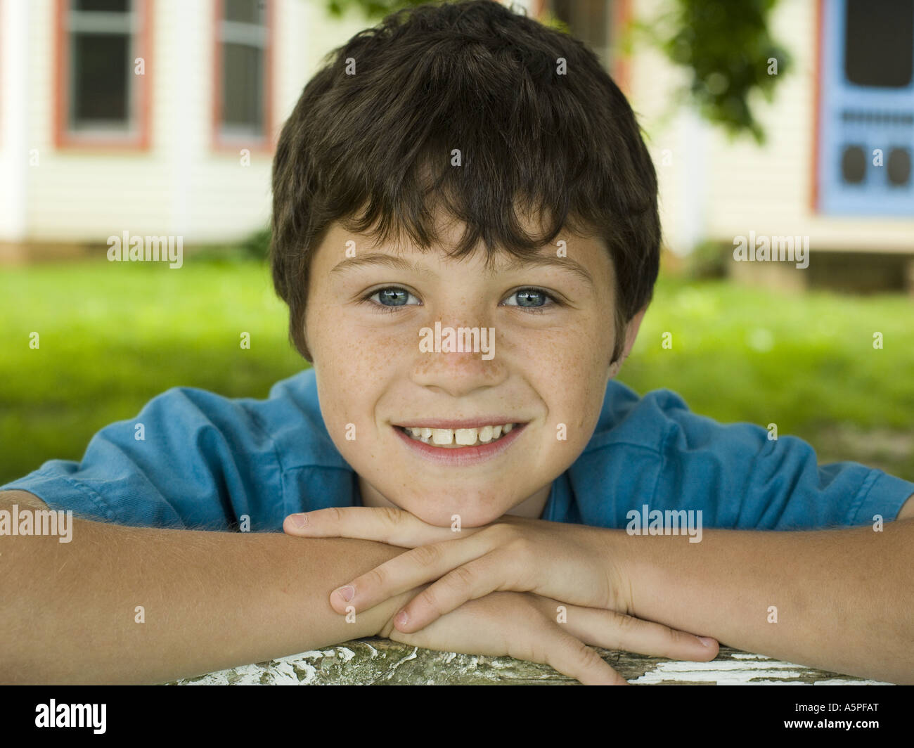 Portrait of a boy smiling Stock Photo - Alamy