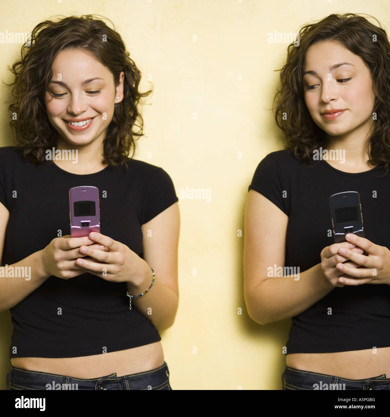 Identical twin teenage girls Stock Photo - Alamy