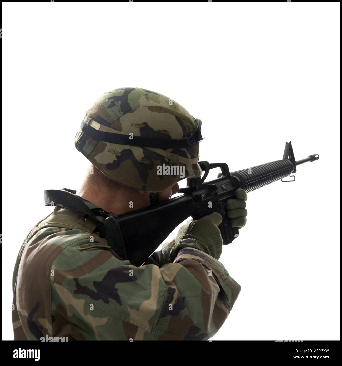 US army soldier pointing gun Stock Photo - Alamy